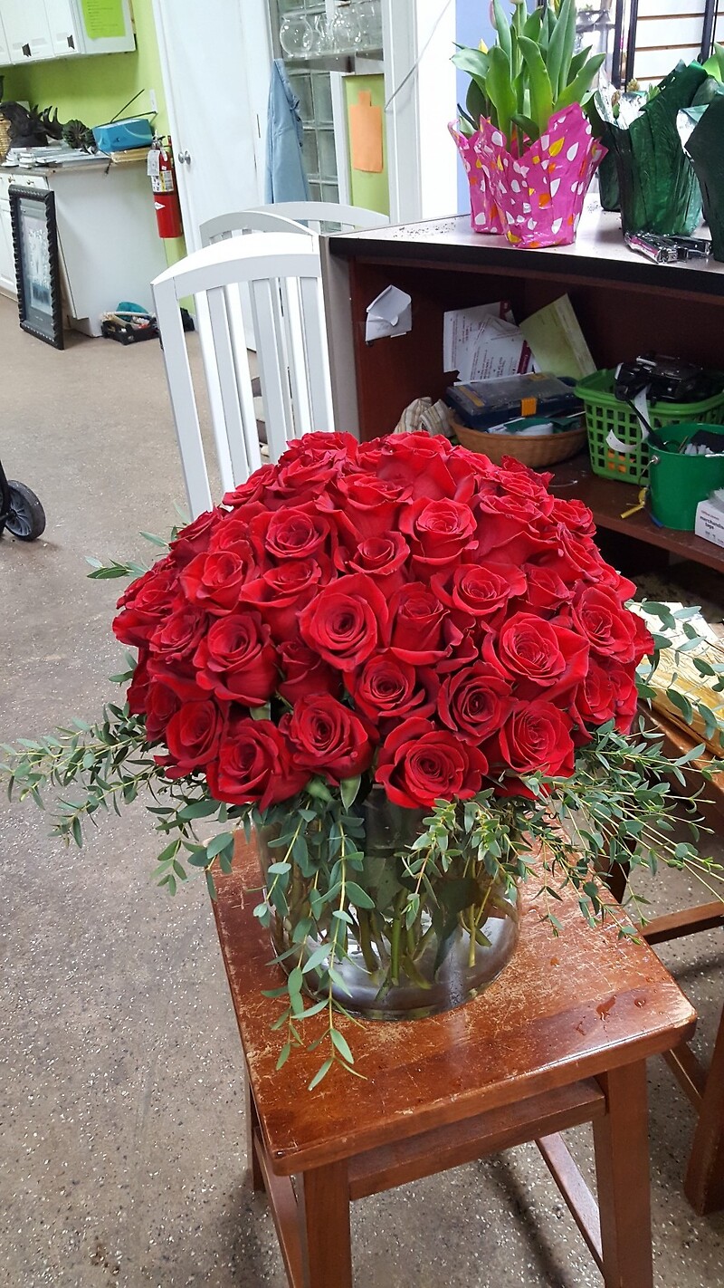 Rose Bundle arranged by a florist in Saint Johns, MI : Al-lin's Floral ...